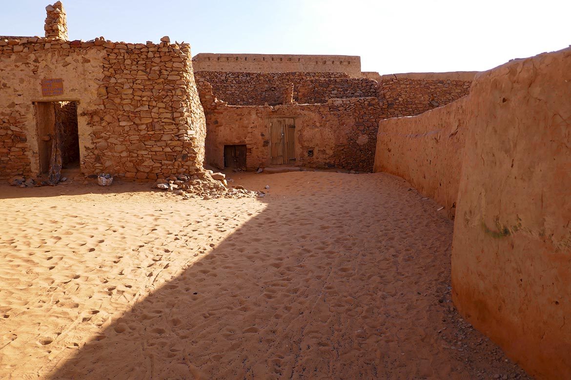 Chinguetti's Old Library and a Medical Emergency in the Middle of Nowhere - Mauritania Part 4